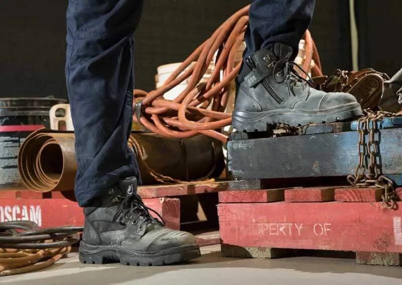 Pentingnya Penggunaan Sepatu Safety di Lingkungan Kerja